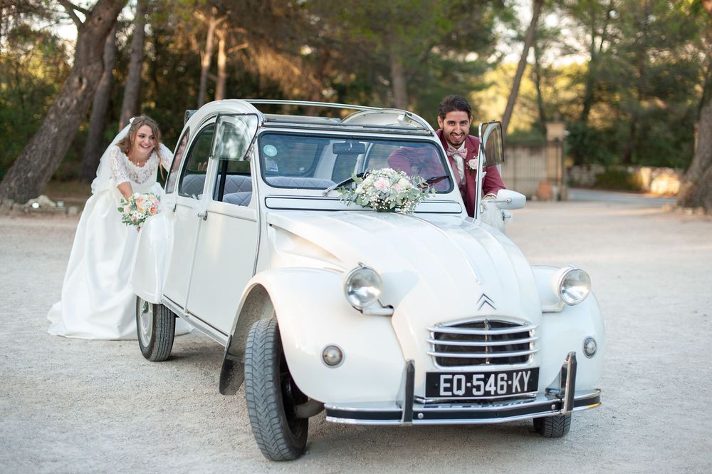 Location Citroën 2CV en Provence - Sortie de Grange